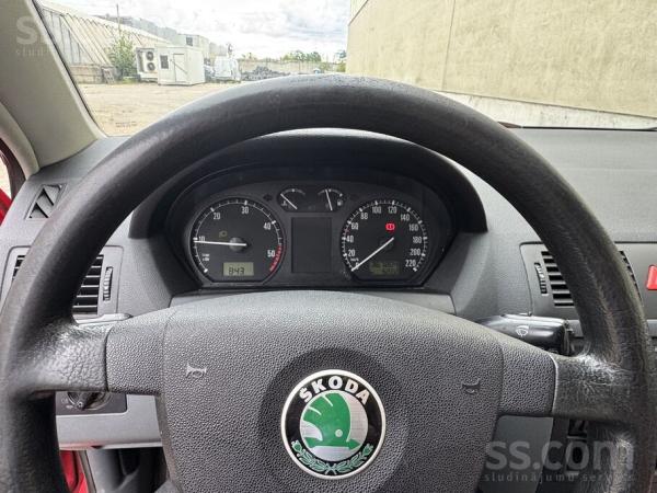 Sarkans Skoda Fabia 2003 Rīga, ar dzinēja tilpumu 1.90 L un nobraukumu 368 tūkst. km par 1340 €, foto 8 vietnē AUTOMOTO.COM.LV