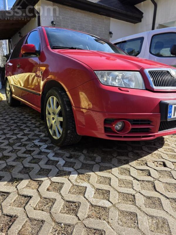Red Skoda Fabia 2004 in Riga, with an engine capacity of 1.90 L and mileage of 330 thousand km for 1499 €, photo 2 on AUTOMOTO.COM.LV
