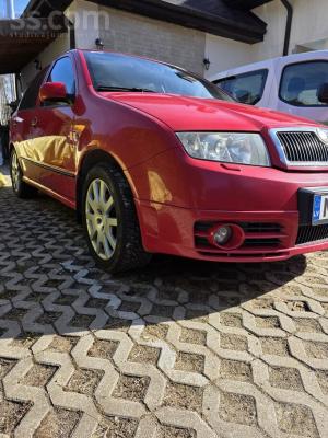 Red Skoda Fabia 2004 in Riga, with an engine capacity of 1.90 L and mileage of 330 thousand km for 1499 €, photo 3 on AUTOMOTO.COM.LV