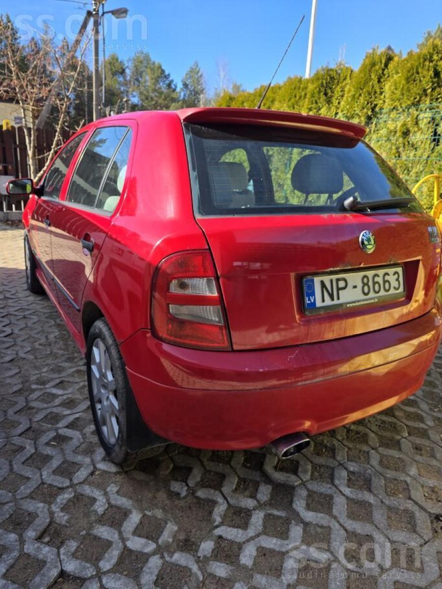 Red Skoda Fabia 2004 in Riga, with an engine capacity of 1.90 L and mileage of 330 thousand km for 1499 €, photo 4 on AUTOMOTO.COM.LV