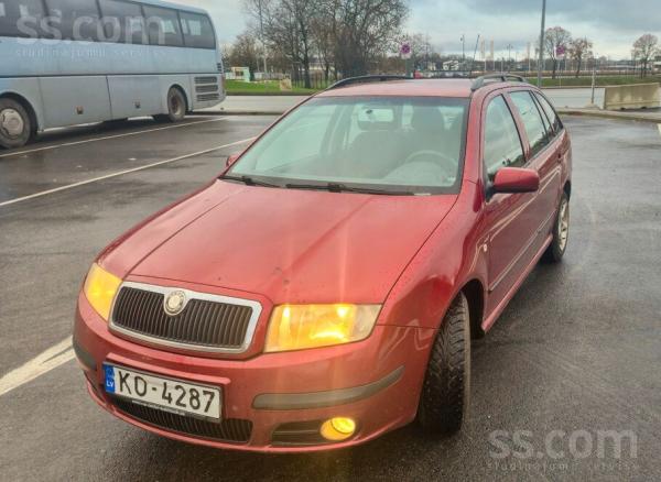 Sarkans Skoda Fabia 2006 Rīga, ar dzinēja tilpumu 2.00 L un nobraukumu 241 tūkst. km par 1470 €, foto 3 vietnē AUTOMOTO.COM.LV