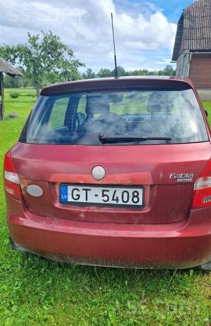 Sarkans Skoda Fabia 2007 Valmiera, ar dzinēja tilpumu 1.40 L un nobraukumu 248 tūkst. km par 1000 €, foto 4 vietnē AUTOMOTO.COM.LV