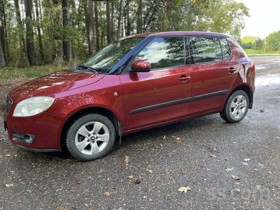 Red Skoda Fabia 2007 in Valmiera, with an engine capacity of 1.40 L and mileage of 248 thousand km for 2000 €, photo 3 on AUTOMOTO.COM.LV