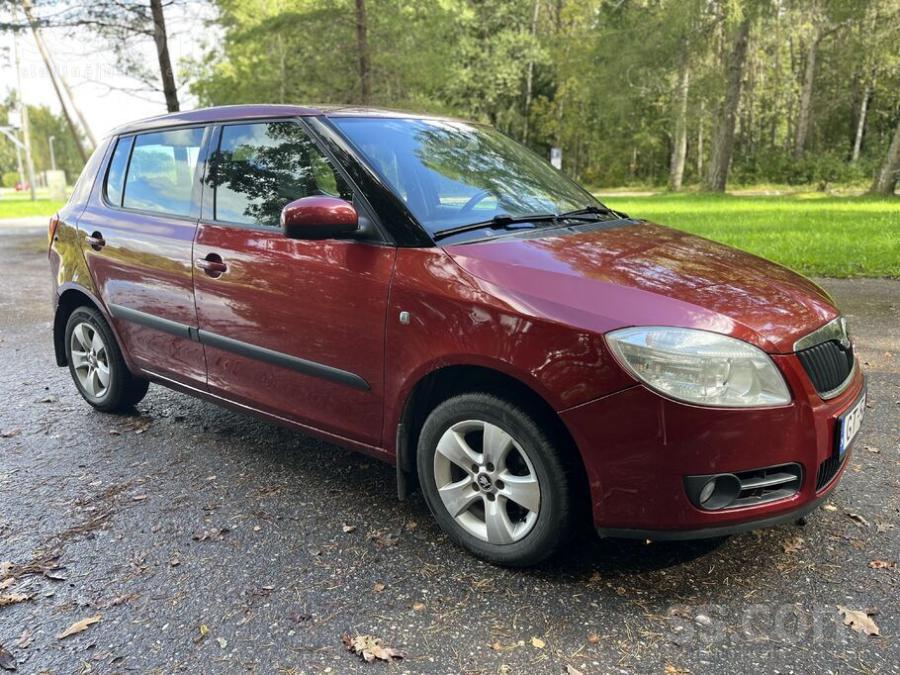 Red Skoda Fabia 2007 in Valmiera, with an engine capacity of 1.40 L and mileage of 248 thousand km for 2000 €, photo 5 on AUTOMOTO.COM.LV