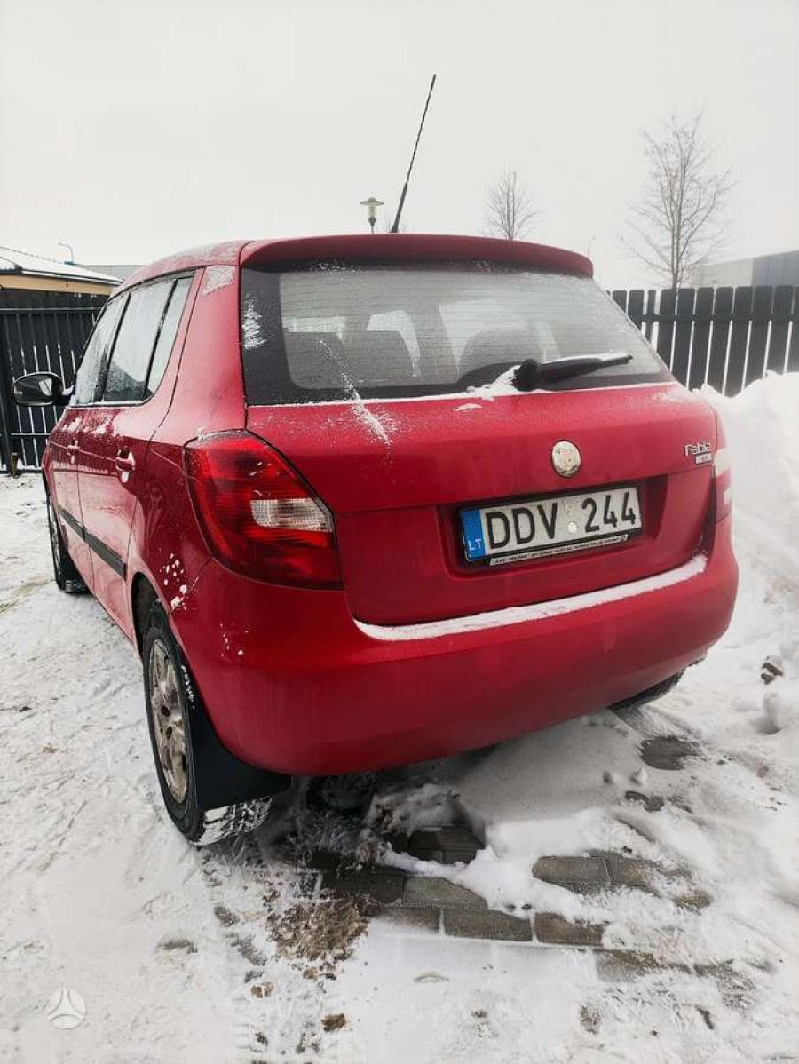 Sarkans Skoda Fabia 2008 Panevēža, ar dzinēja tilpumu 1.39 L un nobraukumu 247 tūkst. km par 1300 €, foto 4 vietnē AUTOMOTO.COM.LV