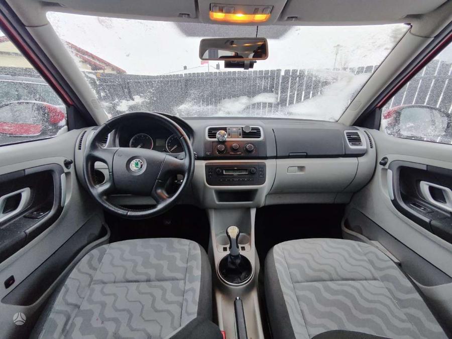 Sarkans Skoda Fabia 2008 Panevēža, ar dzinēja tilpumu 1.39 L un nobraukumu 247 tūkst. km par 1300 €, foto 7 vietnē AUTOMOTO.COM.LV