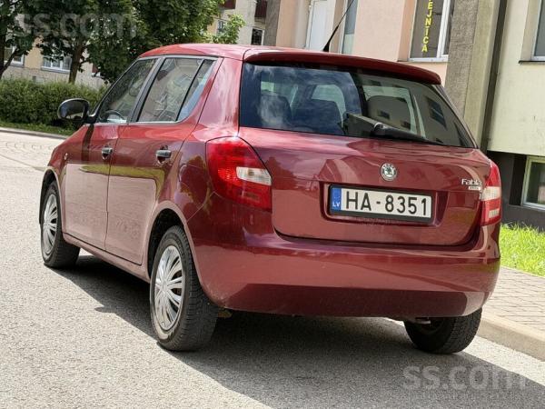 Red Skoda Fabia 2008 in Aizkraukle, with an engine capacity of 1.20 L and mileage of 171 thousand km for 1770 €, photo 3 on AUTOMOTO.COM.LV