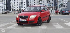 Sarkans Skoda Fabia 2008 Viļņa, ar dzinēja tilpumu 1.40 L un nobraukumu 200 tūkst. km par 750 €, foto  vietnē AUTOMOTO.COM.LV