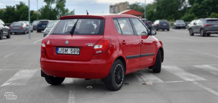 Red Skoda Fabia 2008 in Vilnius, with an engine capacity of 1.40 L and mileage of 200 thousand km for 750 €, photo 5 on AUTOMOTO.COM.LV