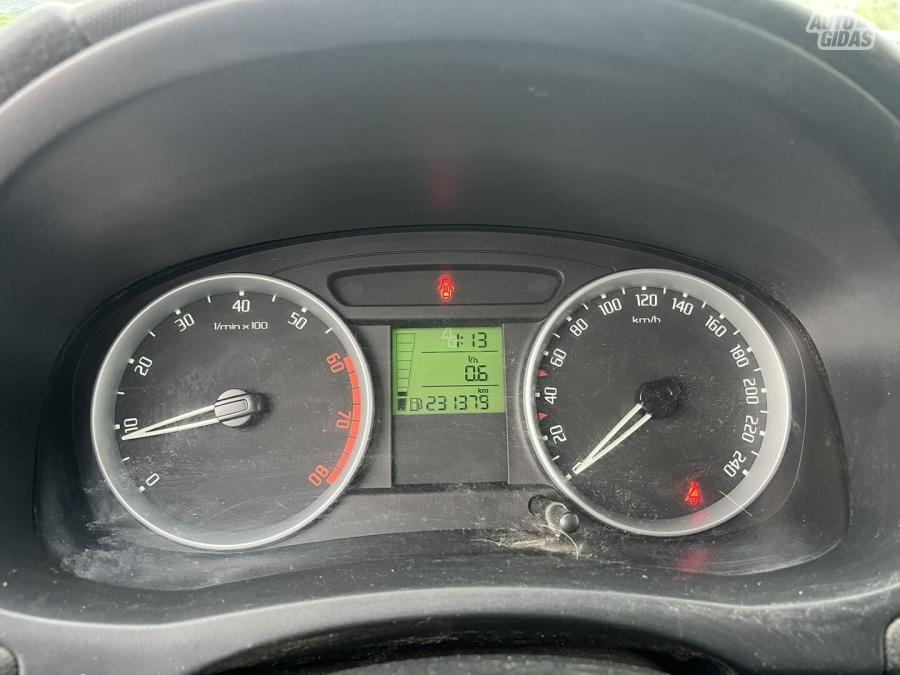 Red Skoda Fabia 2010 in Vilnius, with an engine capacity of 1.20 L and mileage of 231 thousand km for 695 €, photo 11 on AUTOMOTO.COM.LV