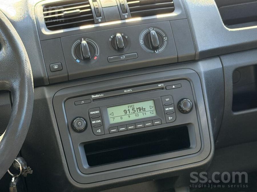 Красный Шкода Фабия 2010 в Тукумс, объемом двигателя 1.40 л и пробегом 100 тыс. км за 2900 €, фото 7 на AUTOMOTO.COM.LV