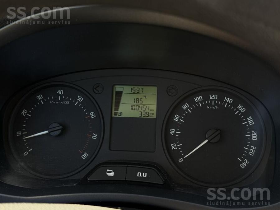 Красный Шкода Фабия 2010 в Тукумс, объемом двигателя 1.40 л и пробегом 100 тыс. км за 2900 €, фото 9 на AUTOMOTO.COM.LV
