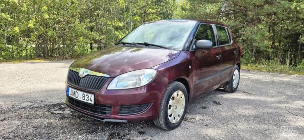 Sarkans Skoda Fabia 2010 Ignalina, ar dzinēja tilpumu 1.60 L un nobraukumu 439 tūkst. km par 750 €, foto 4 vietnē AUTOMOTO.COM.LV