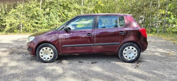 Sarkans Skoda Fabia 2010 Ignalina, ar dzinēja tilpumu 1.60 L un nobraukumu 439 tūkst. km par 750 €, foto 5 vietnē AUTOMOTO.COM.LV