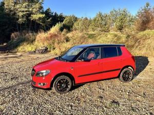 Red Skoda Fabia 2012 in Riga, with an engine capacity of 1.60 L and mileage of 245 thousand km for 2300 €, photo  on AUTOMOTO.COM.LV