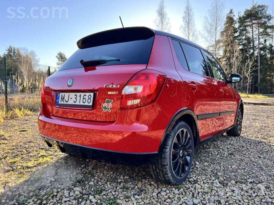 Red Skoda Fabia 2012 in Riga, with an engine capacity of 1.60 L and mileage of 245 thousand km for 2300 €, photo 2 on AUTOMOTO.COM.LV