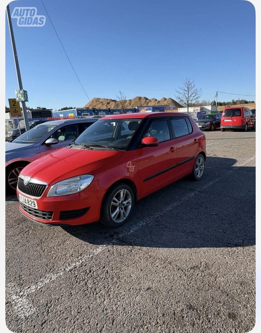 Sarkans Skoda Fabia 2012 Viļņa, ar dzinēja tilpumu 1.20 L un nobraukumu 190 tūkst. km par 2600 €, foto 1 vietnē AUTOMOTO.COM.LV