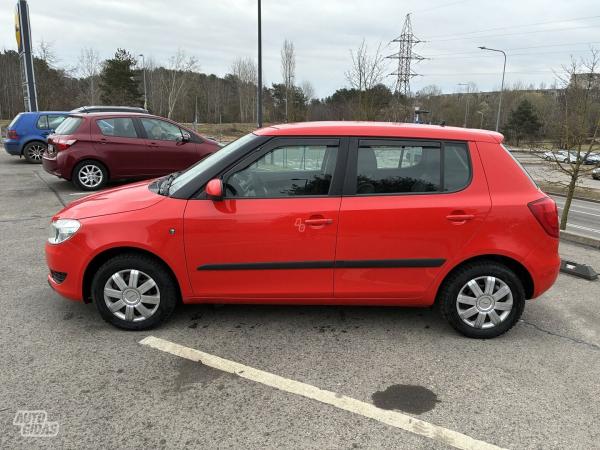 Red Skoda Fabia 2012 in Vilnius, with an engine capacity of 1.20 L and mileage of 190 thousand km for 2600 €, photo 3 on AUTOMOTO.COM.LV