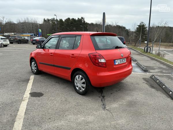 Red Skoda Fabia 2012 in Vilnius, with an engine capacity of 1.20 L and mileage of 190 thousand km for 2600 €, photo 4 on AUTOMOTO.COM.LV