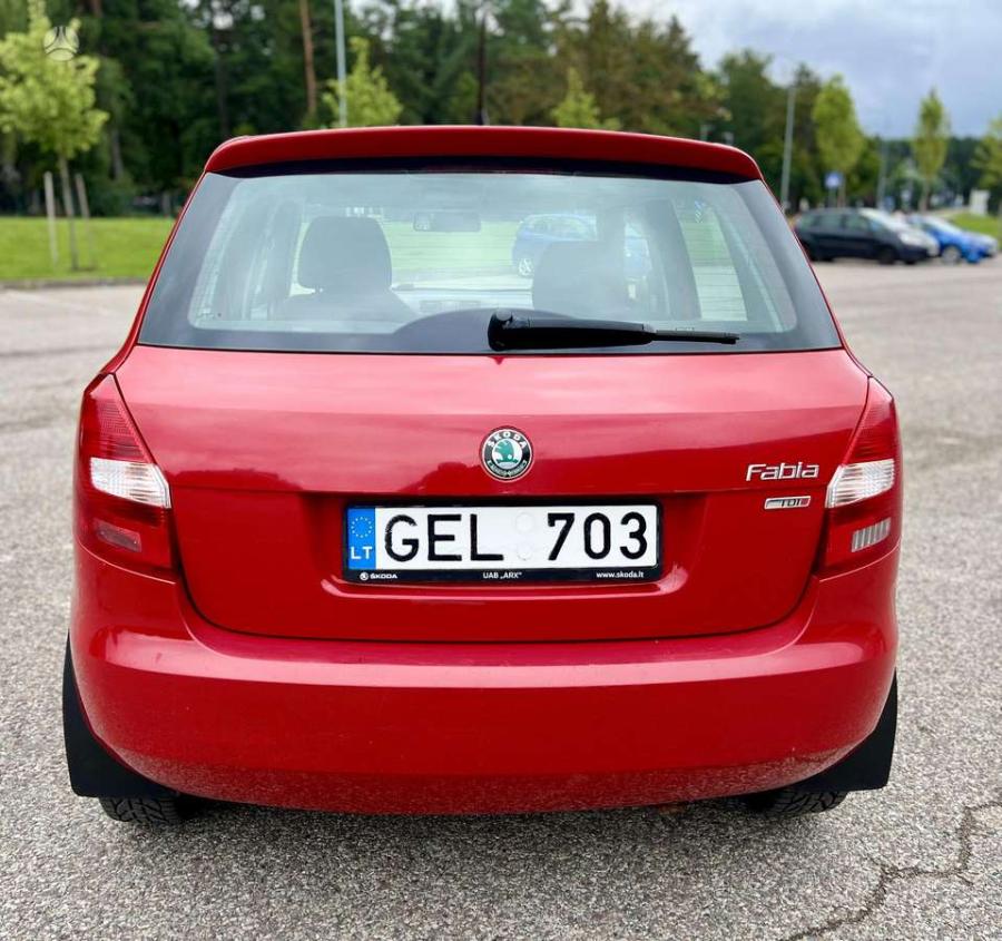 Sarkans Skoda Fabia 2012 Viļņa, ar dzinēja tilpumu 1.60 L un nobraukumu 253 tūkst. km par 2390 €, foto 7 vietnē AUTOMOTO.COM.LV