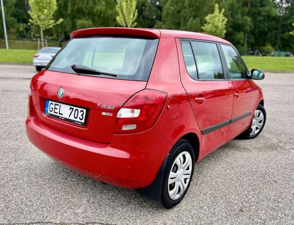 Red Skoda Fabia 2012 in Vilnius, with an engine capacity of 1.60 L and mileage of 253 thousand km for 2390 €, photo 7 on AUTOMOTO.COM.LV