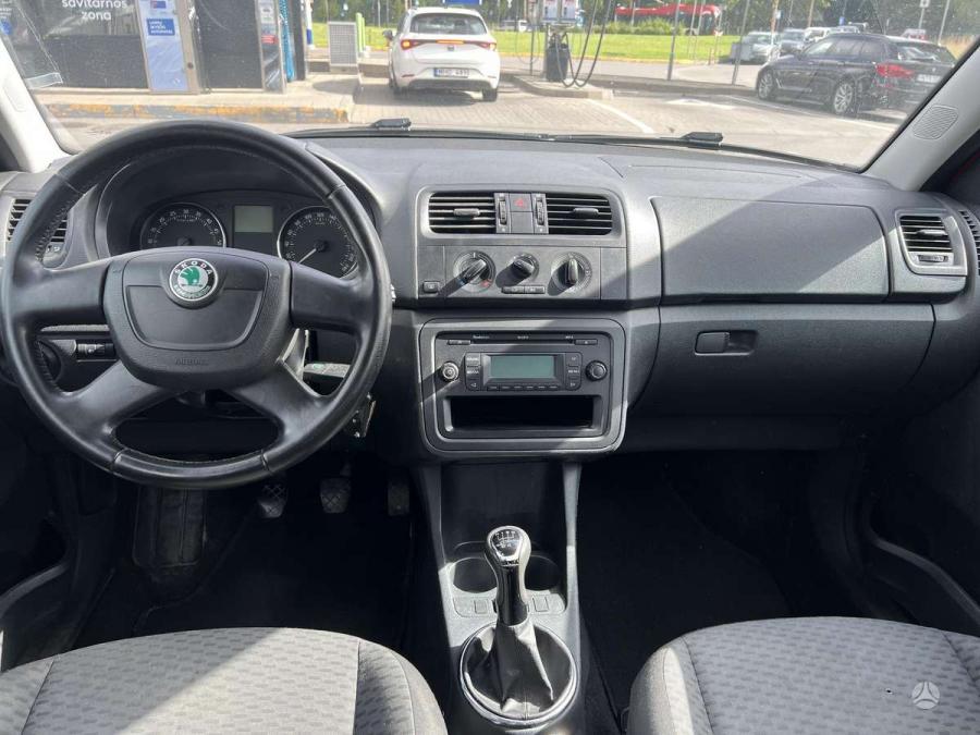 Sarkans Skoda Fabia 2012 Viļņa, ar dzinēja tilpumu 1.60 L un nobraukumu 253 tūkst. km par 2390 €, foto 15 vietnē AUTOMOTO.COM.LV