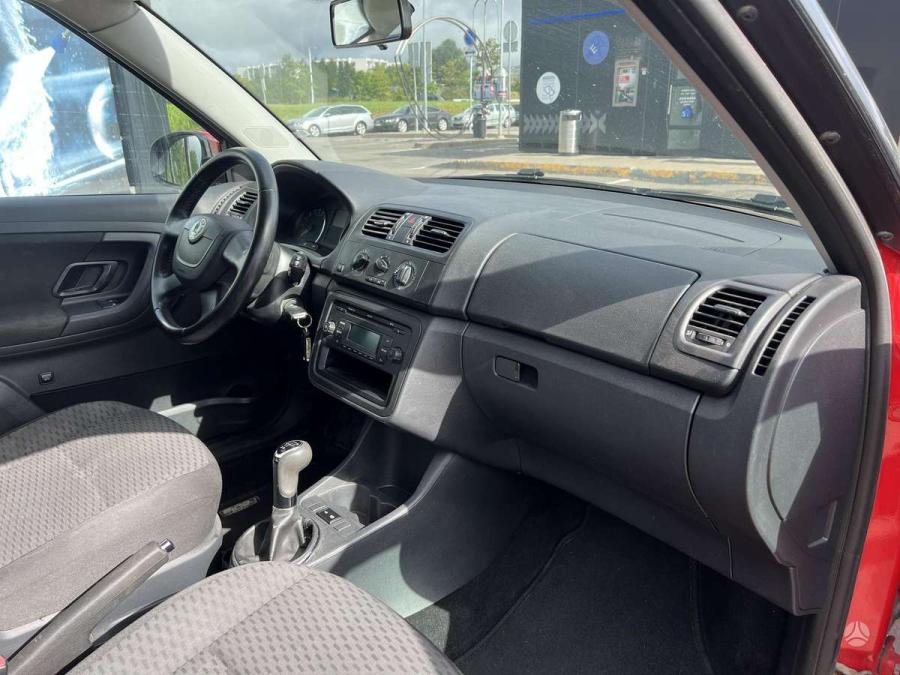 Sarkans Skoda Fabia 2012 Viļņa, ar dzinēja tilpumu 1.60 L un nobraukumu 253 tūkst. km par 2390 €, foto 16 vietnē AUTOMOTO.COM.LV