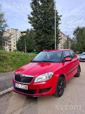 Sarkans Skoda Fabia 2012 Rīga, ar dzinēja tilpumu 1.60 L un nobraukumu 223 tūkst. km par 2099 €, foto  vietnē AUTOMOTO.COM.LV