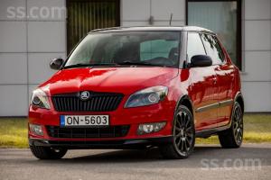 Sarkans Skoda Fabia 2013 Jelgava, ar dzinēja tilpumu 1.60 L un nobraukumu 233 tūkst. km par 4390 €, foto  vietnē AUTOMOTO.COM.LV