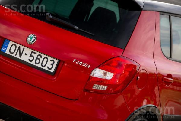 Red Skoda Fabia 2013 in Jelgava, with an engine capacity of 1.60 L and mileage of 233 thousand km for 4390 €, photo 5 on AUTOMOTO.COM.LV