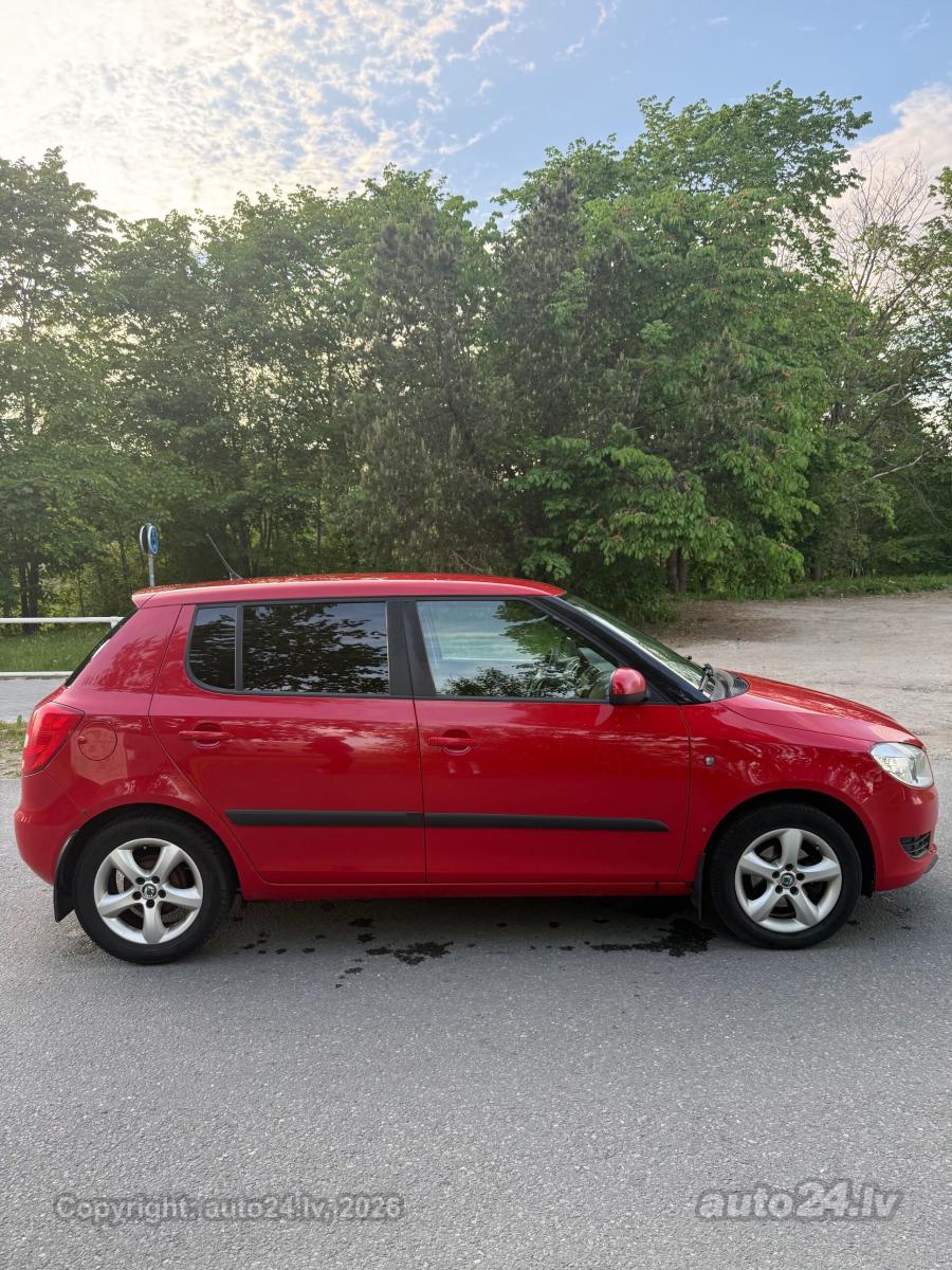Red Skoda Fabia 2013 in Tallinn, with an engine capacity of 1.60 L and mileage of 350 thousand km for 2300 €, photo 3 on AUTOMOTO.COM.LV
