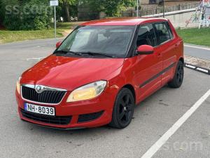 Red Skoda Fabia 2013 in Talsi, with an engine capacity of 1.60 L and mileage of 445 thousand km for 1200 €, photo 3 on AUTOMOTO.COM.LV