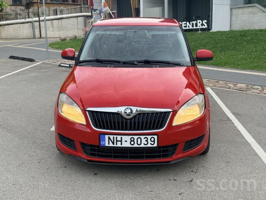 Red Skoda Fabia 2013 in Talsi, with an engine capacity of 1.60 L and mileage of 445 thousand km for 1200 €, photo 4 on AUTOMOTO.COM.LV