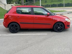 Red Skoda Fabia 2013 in Talsi, with an engine capacity of 1.60 L and mileage of 445 thousand km for 1200 €, photo 5 on AUTOMOTO.COM.LV