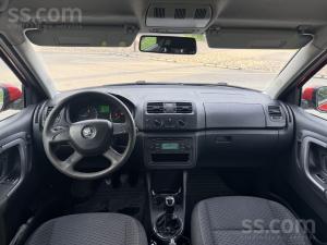 Red Skoda Fabia 2013 in Talsi, with an engine capacity of 1.60 L and mileage of 445 thousand km for 1200 €, photo 9 on AUTOMOTO.COM.LV