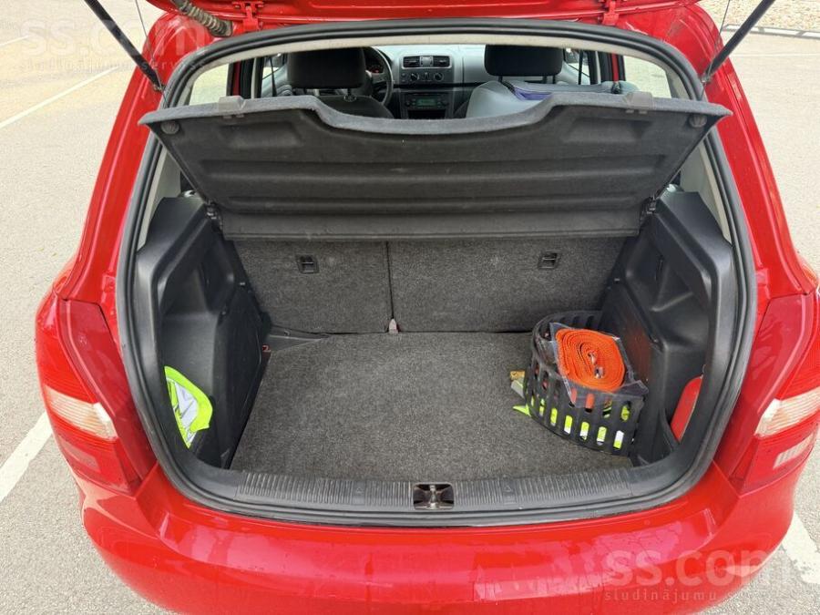Red Skoda Fabia 2013 in Talsi, with an engine capacity of 1.60 L and mileage of 445 thousand km for 1200 €, photo 10 on AUTOMOTO.COM.LV