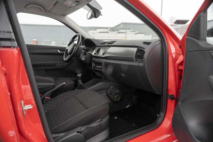 Red Skoda Fabia 2015 in Vilnius, with an engine capacity of 1.20 L and mileage of 100 thousand km for 6690 €, photo 14 on AUTOMOTO.COM.LV