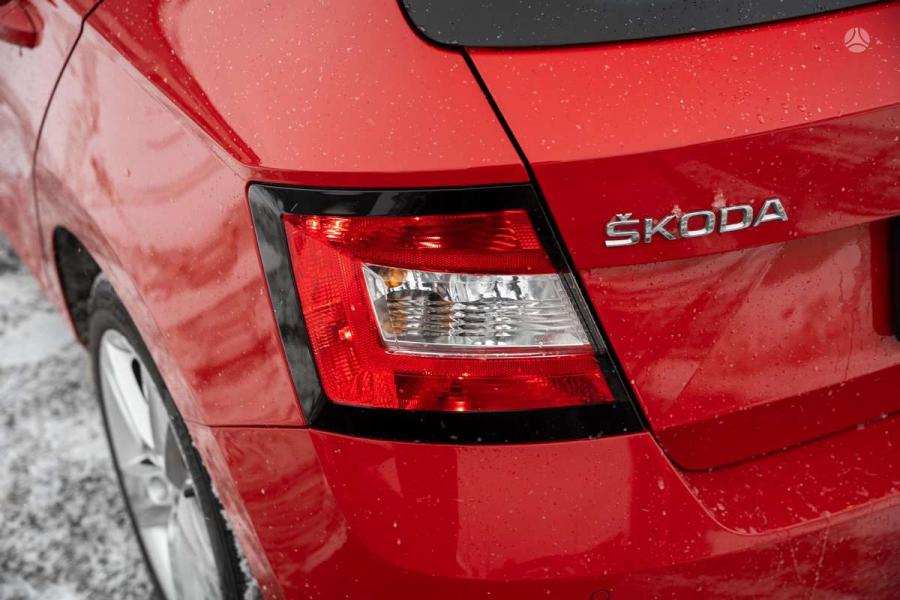 Sarkans Skoda Fabia 2015 Viļņa, ar dzinēja tilpumu 1.20 L un nobraukumu 100 tūkst. km par 6499 €, foto 6 vietnē AUTOMOTO.COM.LV
