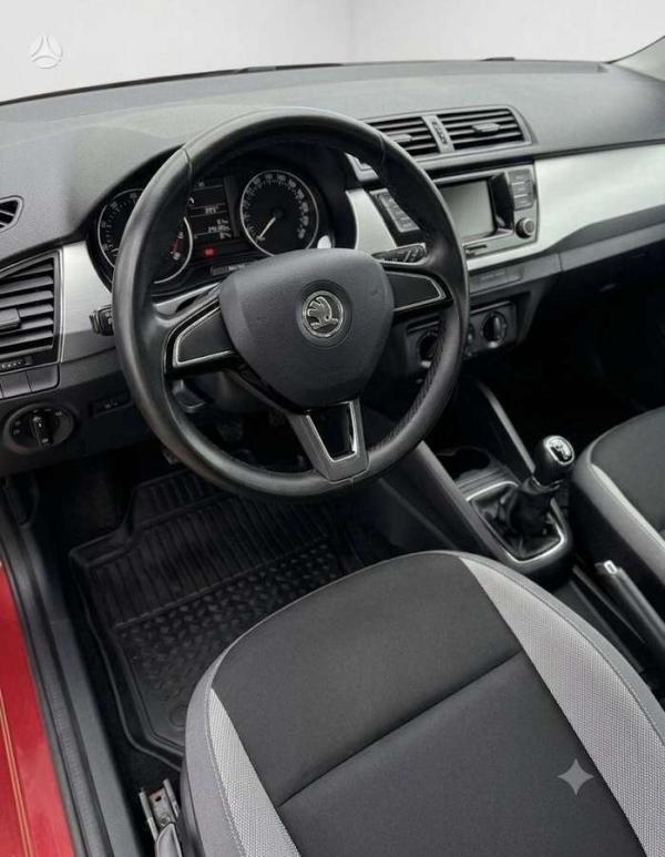 Sarkans Skoda Fabia 2015 Viļņa, ar dzinēja tilpumu 1.20 L un nobraukumu 250 tūkst. km par 4300 €, foto 7 vietnē AUTOMOTO.COM.LV