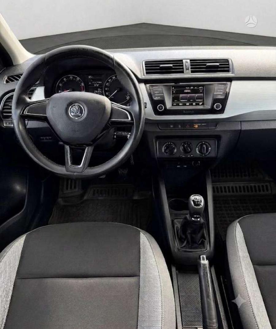 Red Skoda Fabia 2015 in Vilnius, with an engine capacity of 1.20 L and mileage of 250 thousand km for 4300 €, photo 10 on AUTOMOTO.COM.LV