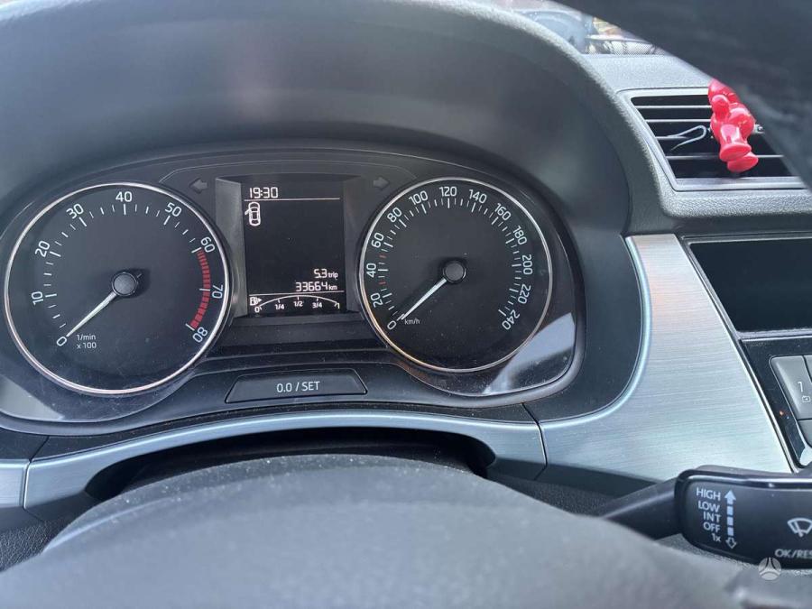 Red Skoda Fabia 2017 in Panevezys, with an engine capacity of 1.20 L and mileage of 34 thousand km for 7200 €, photo 4 on AUTOMOTO.COM.LV