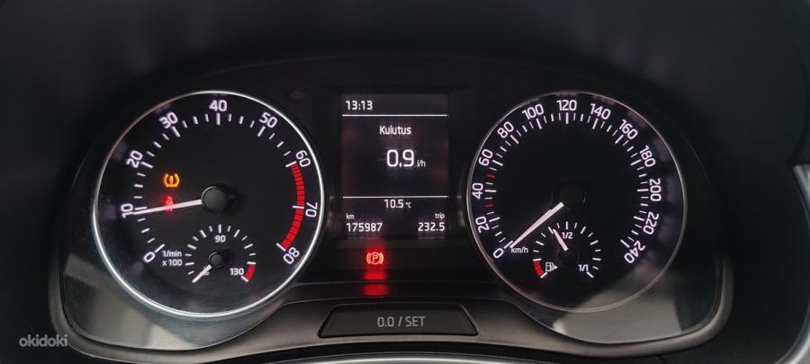 Sarkans Skoda Fabia 2017 Tallina, ar dzinēja tilpumu 1.20 L un nobraukumu 176 tūkst. km par 6200 €, foto 24 vietnē AUTOMOTO.COM.LV