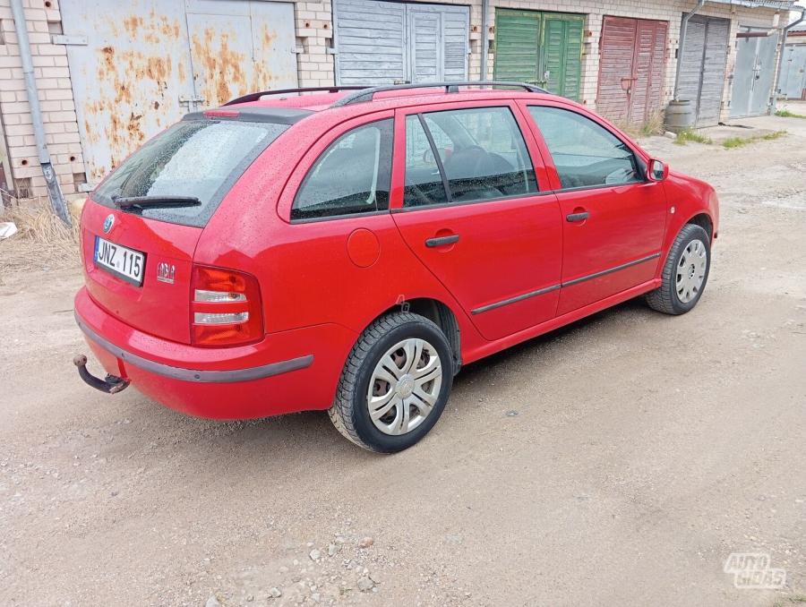 Red Skoda Fabia 2003 in Panevezys, with an engine capacity of 1.90 L and mileage of 244 thousand km for 1750 €, photo 4 on AUTOMOTO.COM.LV