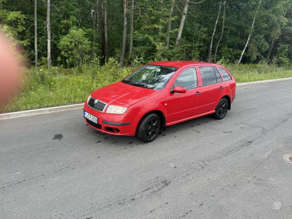 Red Skoda Fabia 2006 in Kaunas, with an engine capacity of 1.20 L and mileage of 303 thousand km for 850 €, photo 1 on AUTOMOTO.COM.LV