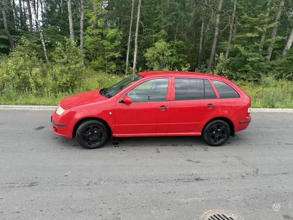 Red Skoda Fabia 2006 in Kaunas, with an engine capacity of 1.20 L and mileage of 303 thousand km for 850 €, photo 2 on AUTOMOTO.COM.LV
