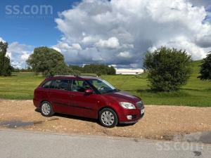 Red Skoda Fabia 2008 in Riga, with an engine capacity of 1.40 L and mileage of 217 thousand km for 1900 €, photo 6 on AUTOMOTO.COM.LV