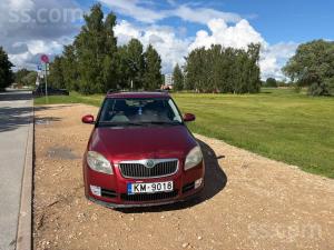 Red Skoda Fabia 2008 in Riga, with an engine capacity of 1.40 L and mileage of 217 thousand km for 1900 €, photo 7 on AUTOMOTO.COM.LV