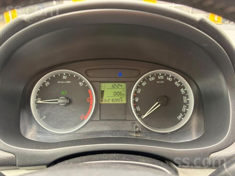 Red Skoda Fabia 2008 in Riga, with an engine capacity of 1.40 L and mileage of 217 thousand km for 1900 €, photo 8 on AUTOMOTO.COM.LV