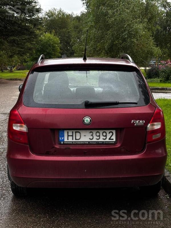 Red Skoda Fabia 2008 in Cesis, with an engine capacity of 1.90 L and mileage of 264 thousand km for 1200 €, photo 3 on AUTOMOTO.COM.LV