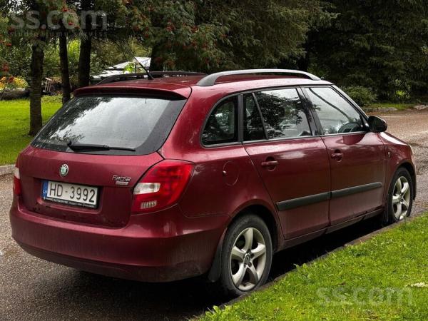 Red Skoda Fabia 2008 in Cesis, with an engine capacity of 1.90 L and mileage of 264 thousand km for 1200 €, photo 4 on AUTOMOTO.COM.LV